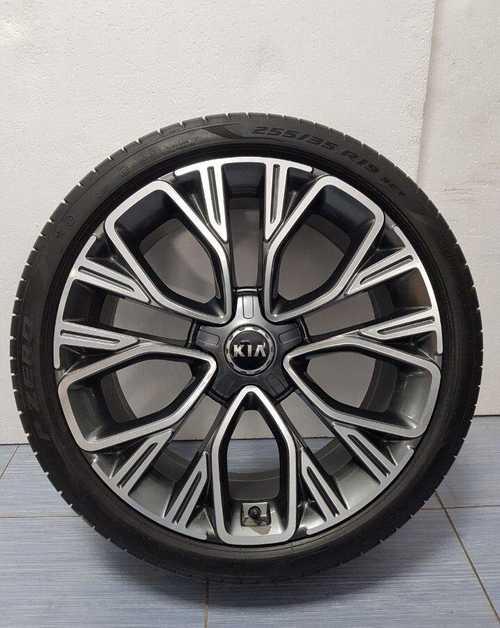 Оригинал.Kia Stinger GT 225/40.255/35r19