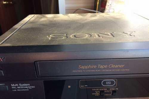 Видеомагнитофон sony и 100 кассет