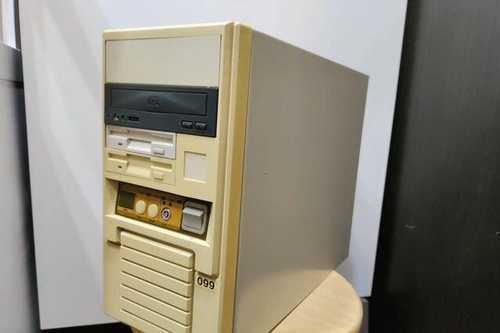 Ретро компьютер из 90-х