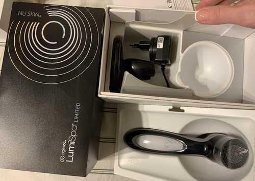 Прибор для ухода за кожей LumiSpa