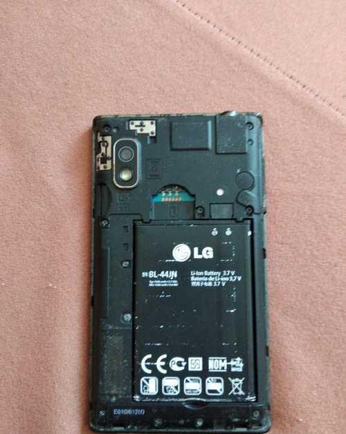 Телефон lg e610
