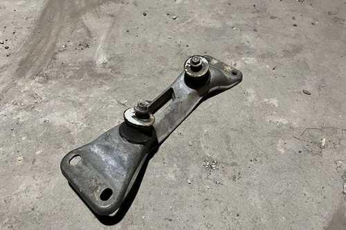 Траверса МКПП ZF BMW 530/525 E34 V8