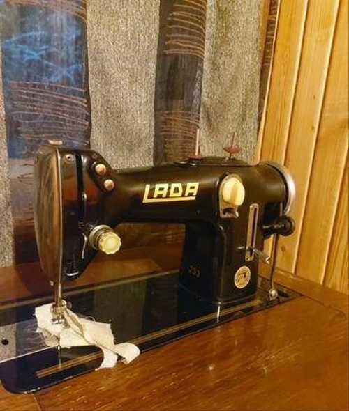 Швейная машинка LADA 233