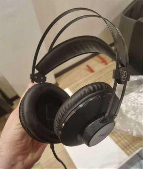 Студийные наушники AKG K72