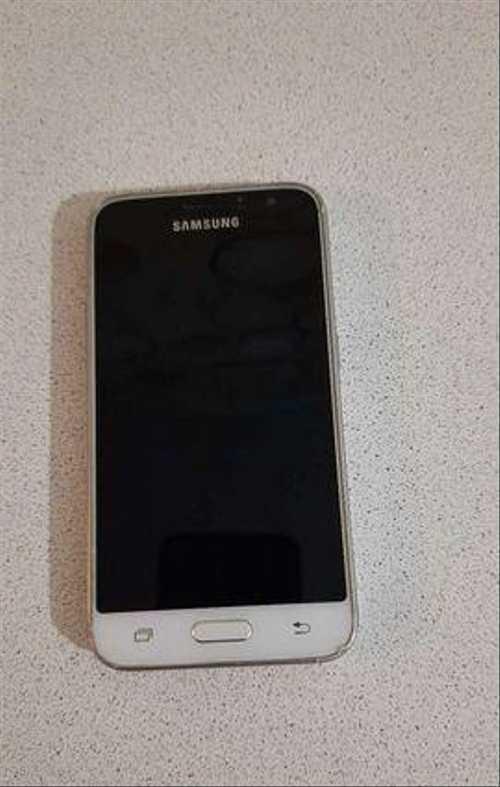 Телефон Samsung J1