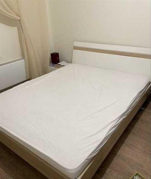 Кровать двухспальная с матрасом бу 160*200