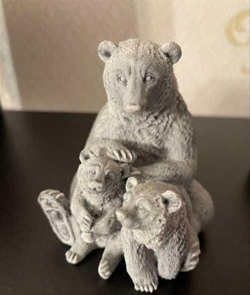 Сувенир. Статуэтка "Медведица с медвежатами"