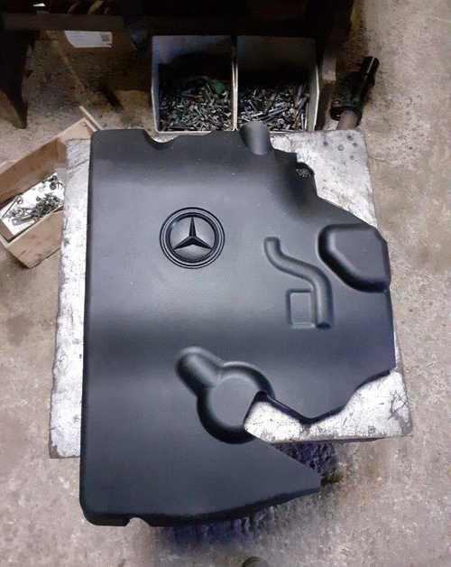 Декоративная накладка двигателя Mercedes sprinter