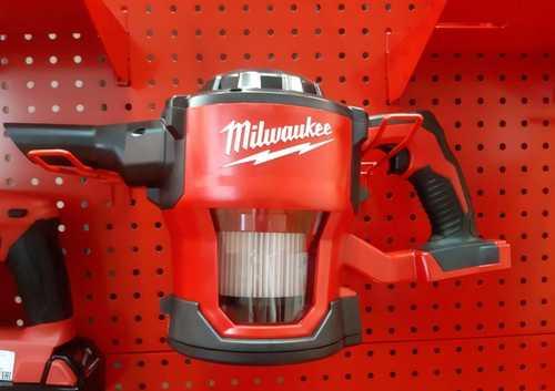 Аккумуляторный компактный пылесос milwaukee M18 CV