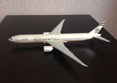 Модель самолета Boeing 777-300ER М 1/200