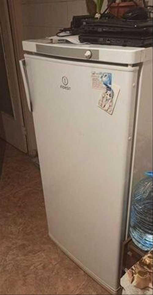 Холодильник Indesit sd125.002