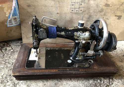 Старинная Швейная машина