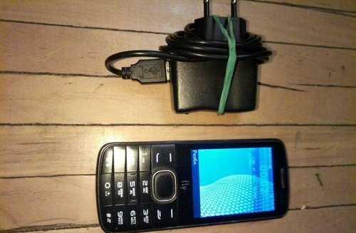 Телефон Fly TS111 - 3 sim карты
