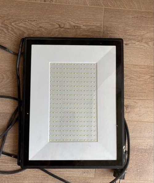 Светодиодный прожектор IEK сдо 06-200