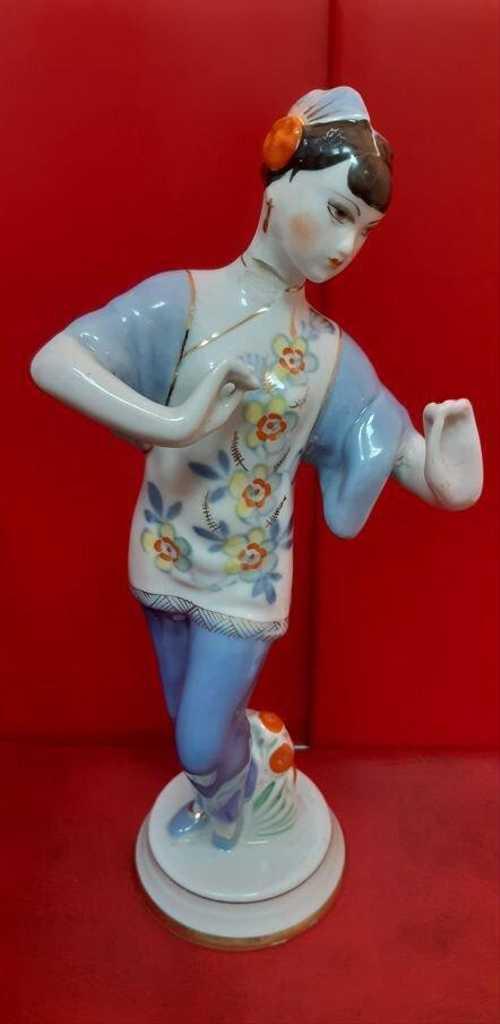 Фарфоровая статуэтка "Танцующая китаянка" Вербилки