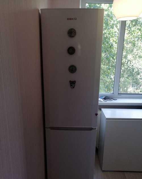 Двухкамерный холодильник beko CS331020 белый