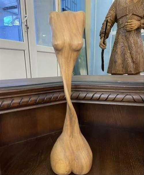 Деревянная статуэтка ручной работы
