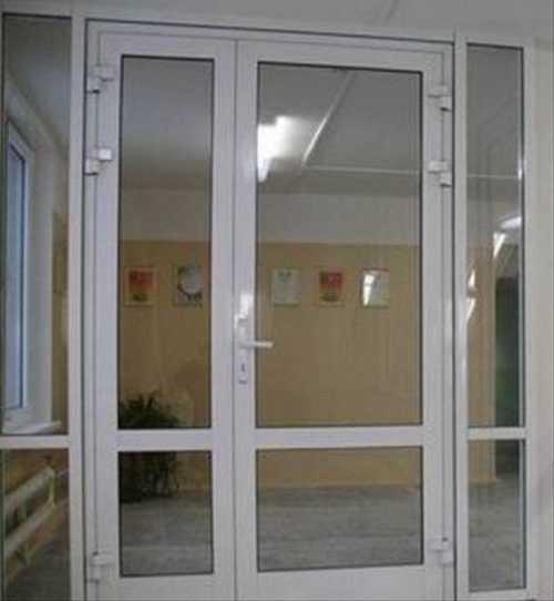 Двери стекло б у. Дверь алюминиевая СИАЛ КП 45. Дверь входная Алютех алюминиевая со стеклом. Входные алюминиевые двери Легран. Двери из холодного алюминия.