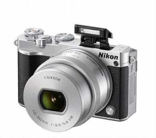 Nikon 1 J5 Kit 10-30 новый рст (черный и серебро)
