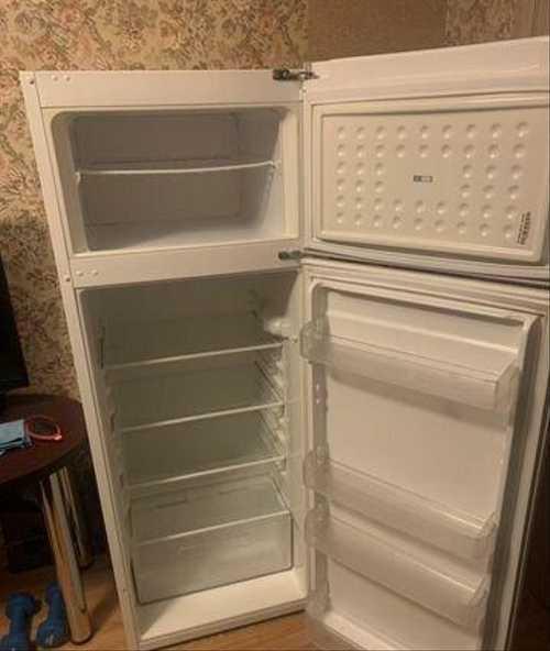 Холодильник с морозильником Vestel VDD 260 VW белы