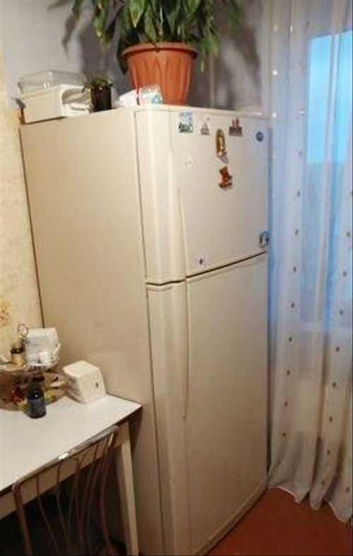 Холодильник Samsung SR-V57