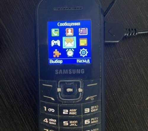 Кнопочный телефон Samsung GT-E1202