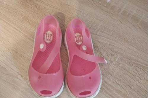 Отдам. пляжная обувь