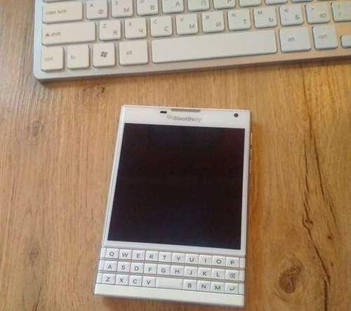 Blackberry Passport White