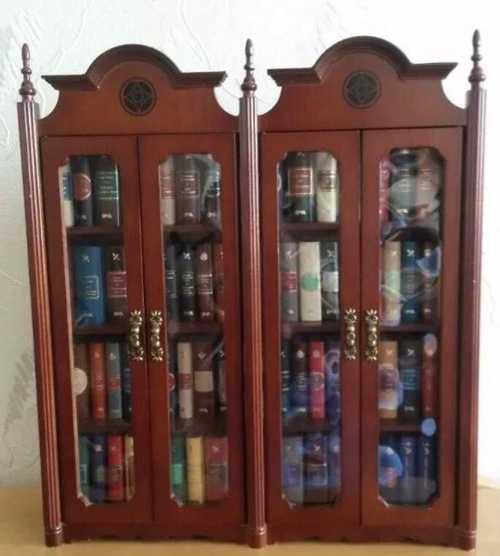 Шкафчик для миниатюрных книг