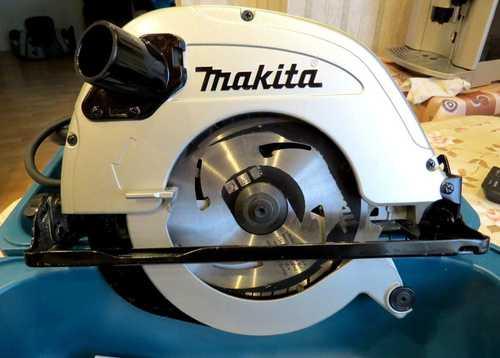 Пила дисковая Makita 5704R б/у как новая