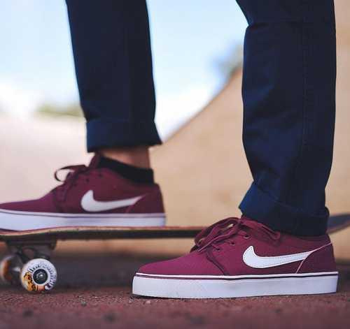 Продам кеды Nike toki LOW