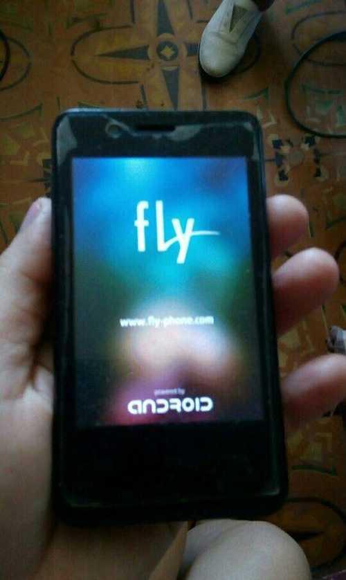 Телефон Fly