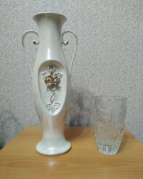 Хрустальная и керамическая вазы