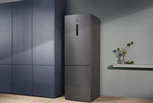 Холодильник Electrolux RNC7ME32X2 двухкамерный