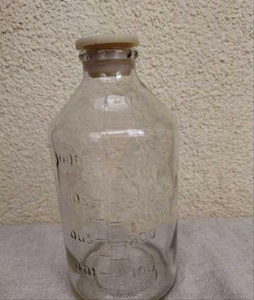 Бутылка стеклянная с резиновой пробкой. Стеклянные бутыли с делениями. Стеклянная бутылка с резиновой пробкой. Стеклянная бутылка с делениями. Бутылка стеклянная 0.5 для масла.