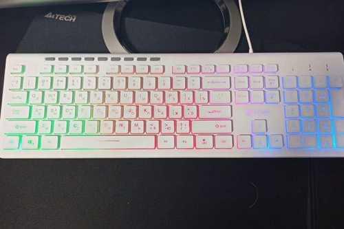 Белая клавиатура с подсветкой Oklick