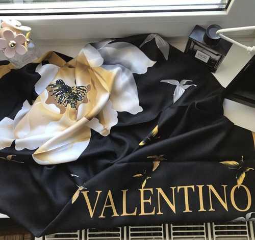 Valentino новый шелковый платок