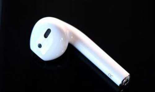 Airpods 2 один наушник и кейс