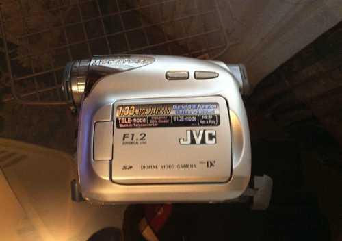Цифровая Видеокамера JVC GR-D640E