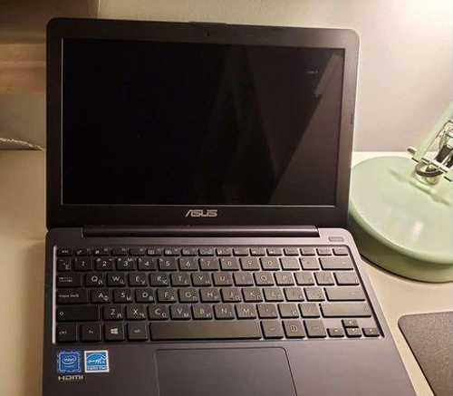 Ноутбук asus Е203М