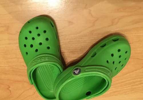 Продаются Crocs детские зеленые, р.28
