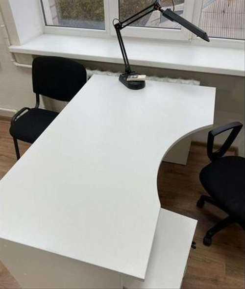 Письменный стол с выкатной тумбой новые