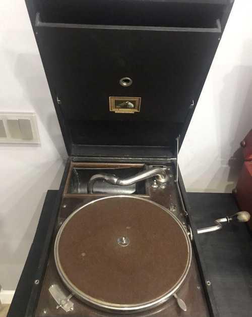 Патефон His Masters Voice
