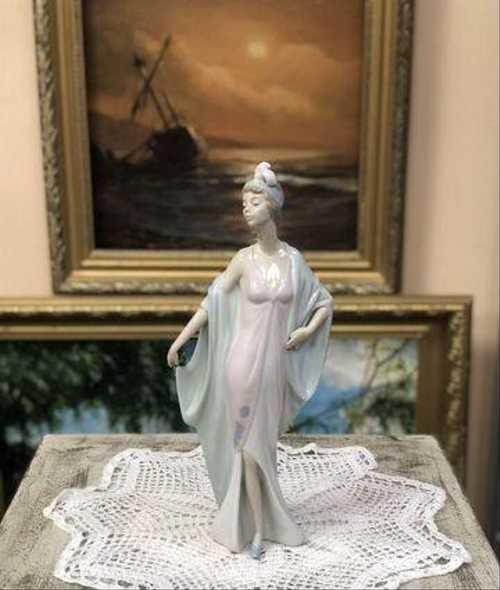 Фарфоровая статуэтка Lladro