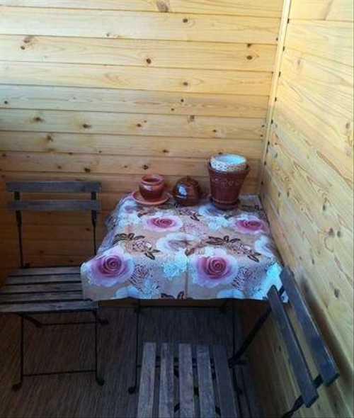 Деревянный раскладной стол и стулья