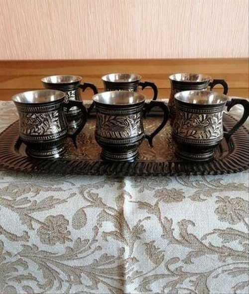 Чашки для кофе на подносе Индия