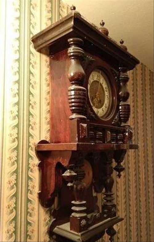 Старинные настенные часы с маятником. Торг