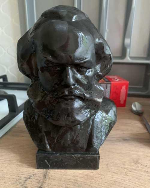 Бюст Карла Маркса