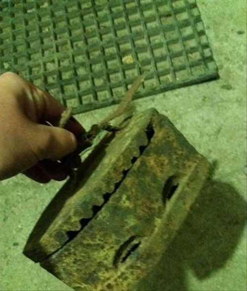 Старый угольный утюг