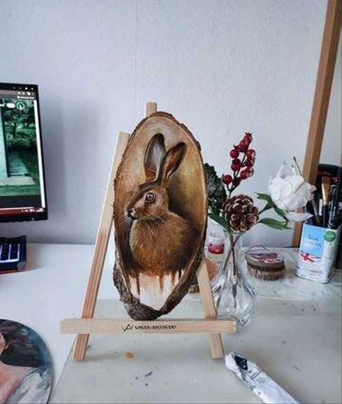 Интерьерная картина на срезе дерева «Заяц»